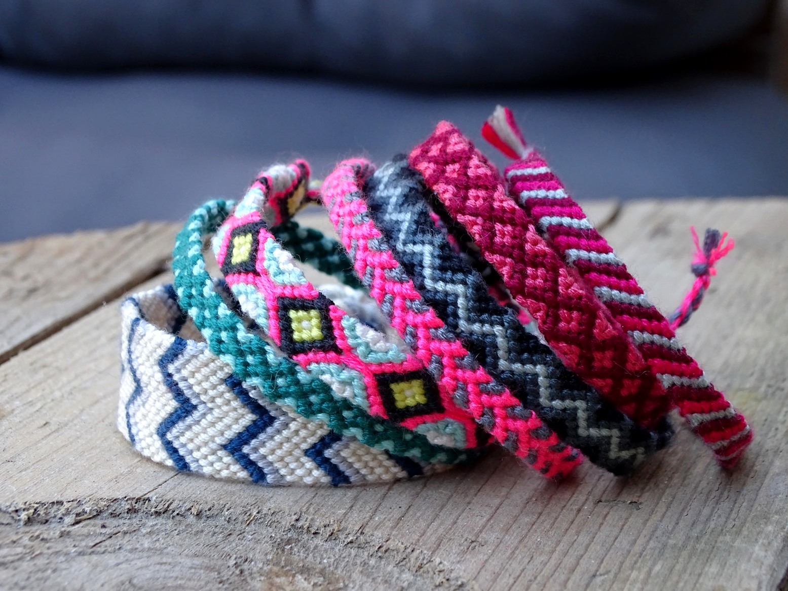 Freundschaftsbänder knüpfen - V LIKE VERONIKA | DIY. UPCYCLING. BASTELN ...